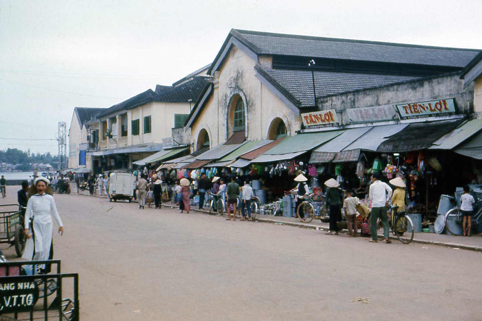 [Photos] Da Nang 1966 By Charlie Hanson - Da Nang Leisure