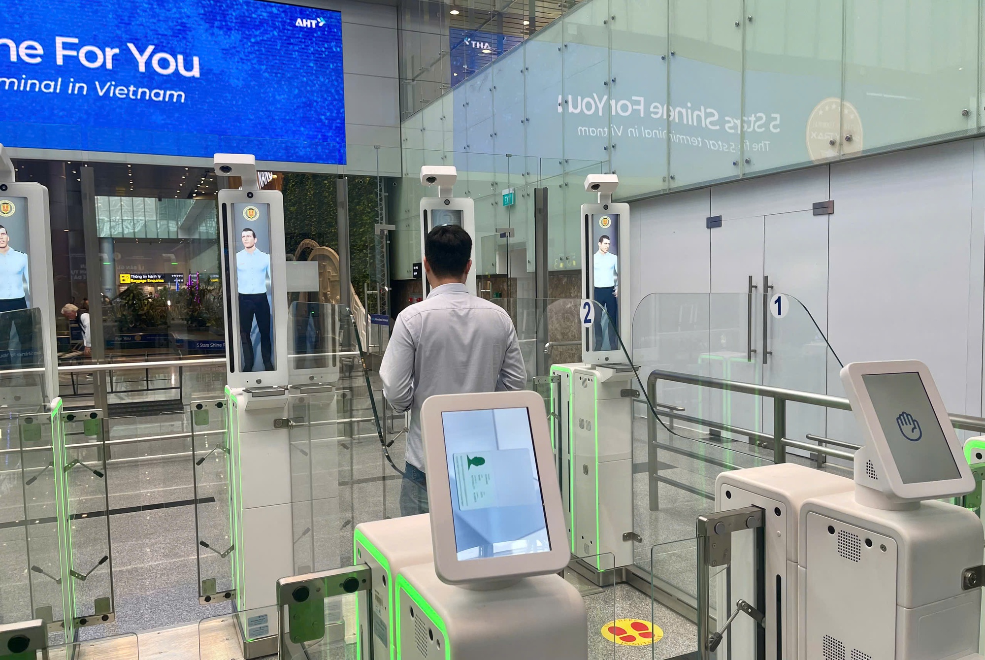 Da Nang International Airport implements automated immigration control ...