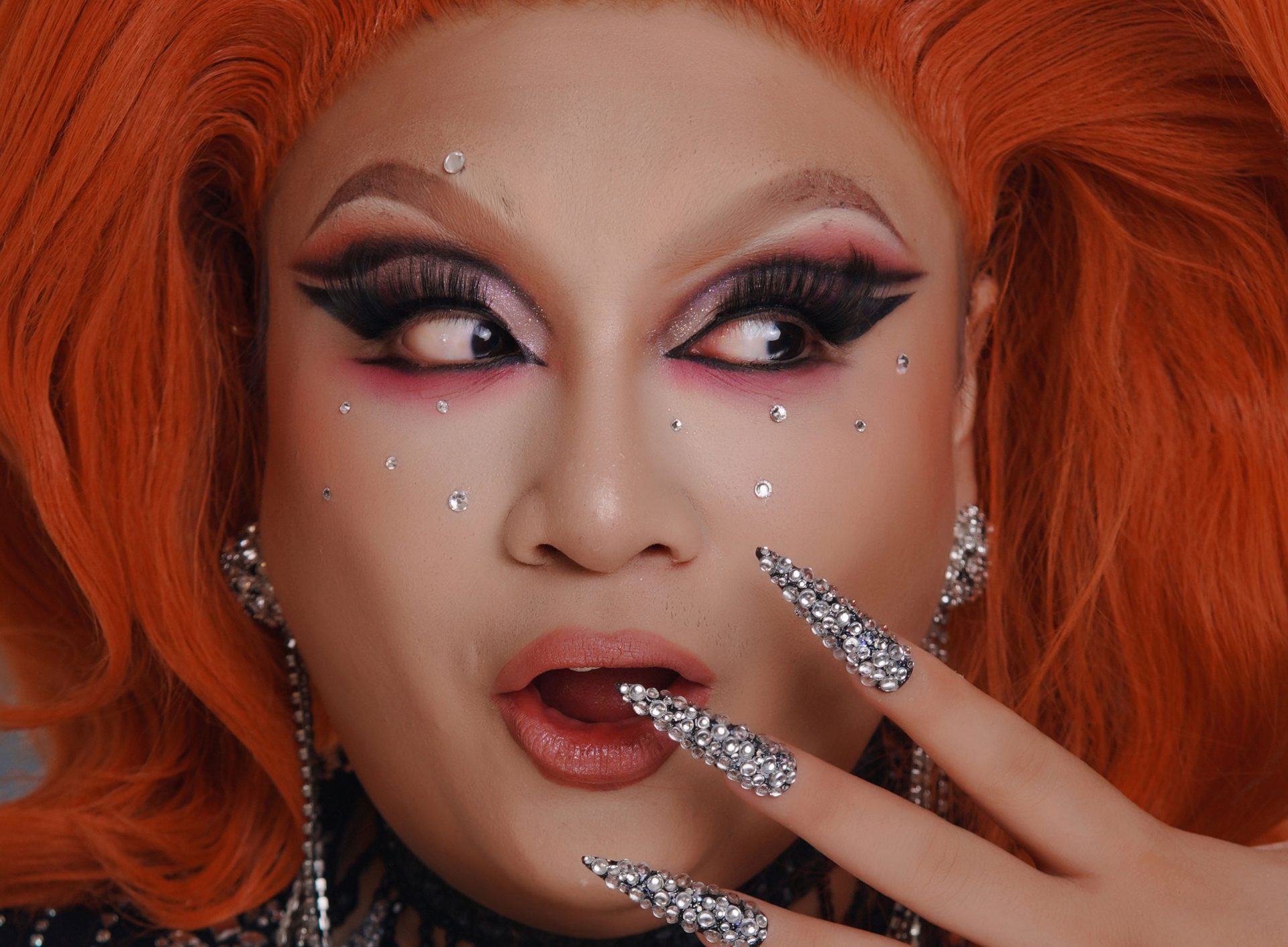 BORN TO DIE: Drag Show Da Nang Returns with Honey Gluttony at Radisson ...